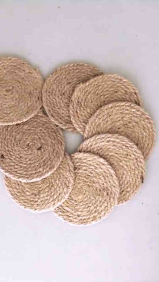 How to make a basket wall using placemats and coasters