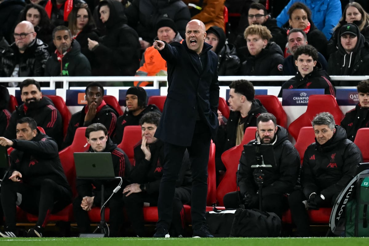 Slot clarifies Liverpool comments after Gerrard echoes fan backlash