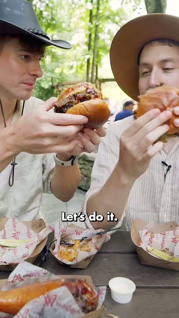 Two Brits try American theme park BBQ!