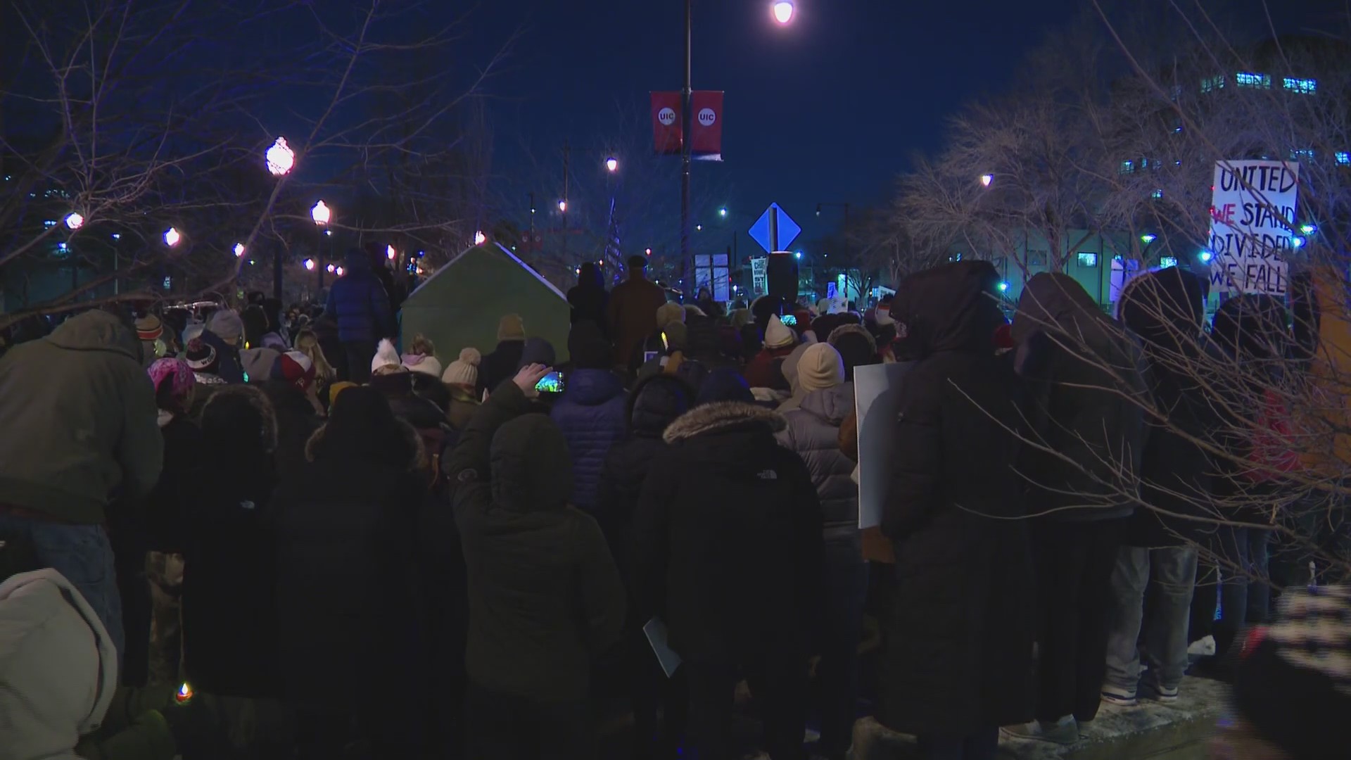 Chicagoans honor slain VA nurse Alex Pretty, demand ICE reform