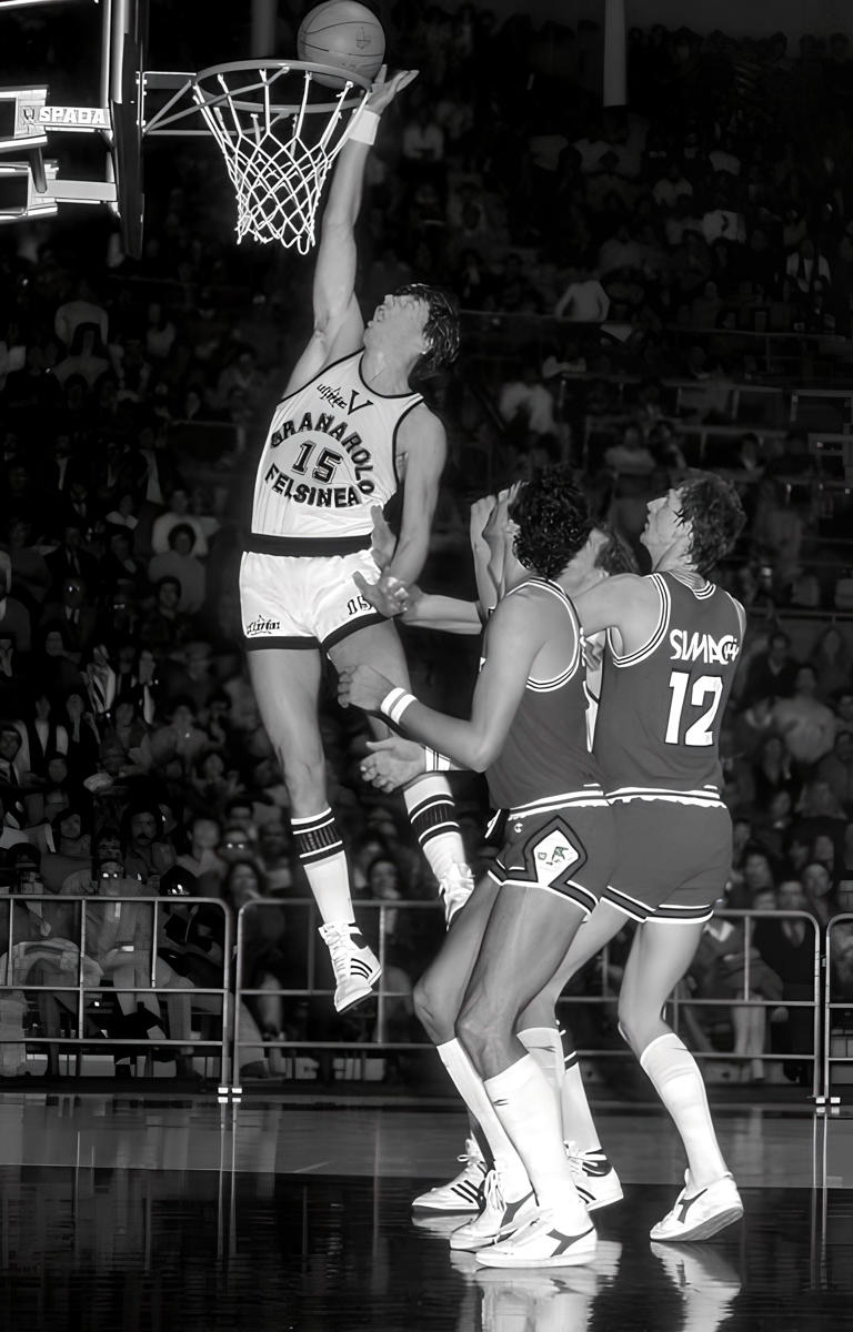 Marco Bonamico. Il campione dei canestri di 'Professione Marine'
