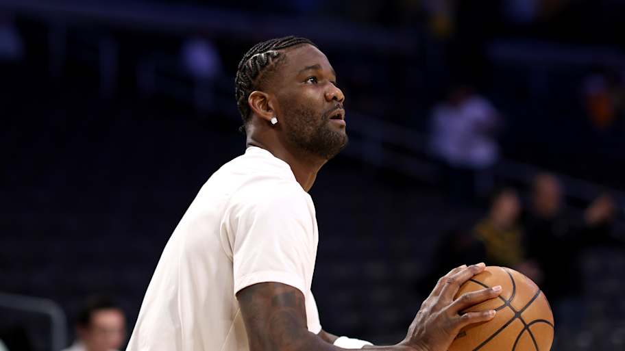 Deandre Ayton is already on thin ice with the Lakers (and it might get ...