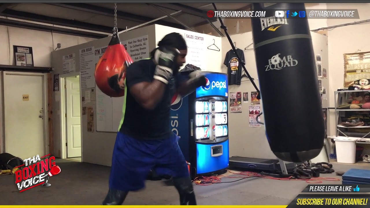 🔴Deontay Wilder's sparring partner 😳Craig Lewis on aqua bag for Tyson ...