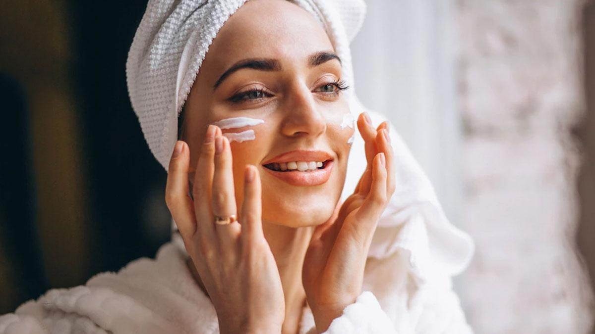 How to get naturally glowing skin using simple daily habits