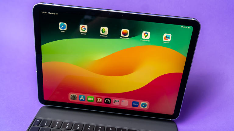 I changed 6 settings on my iPad to instantly improve the battery life ...