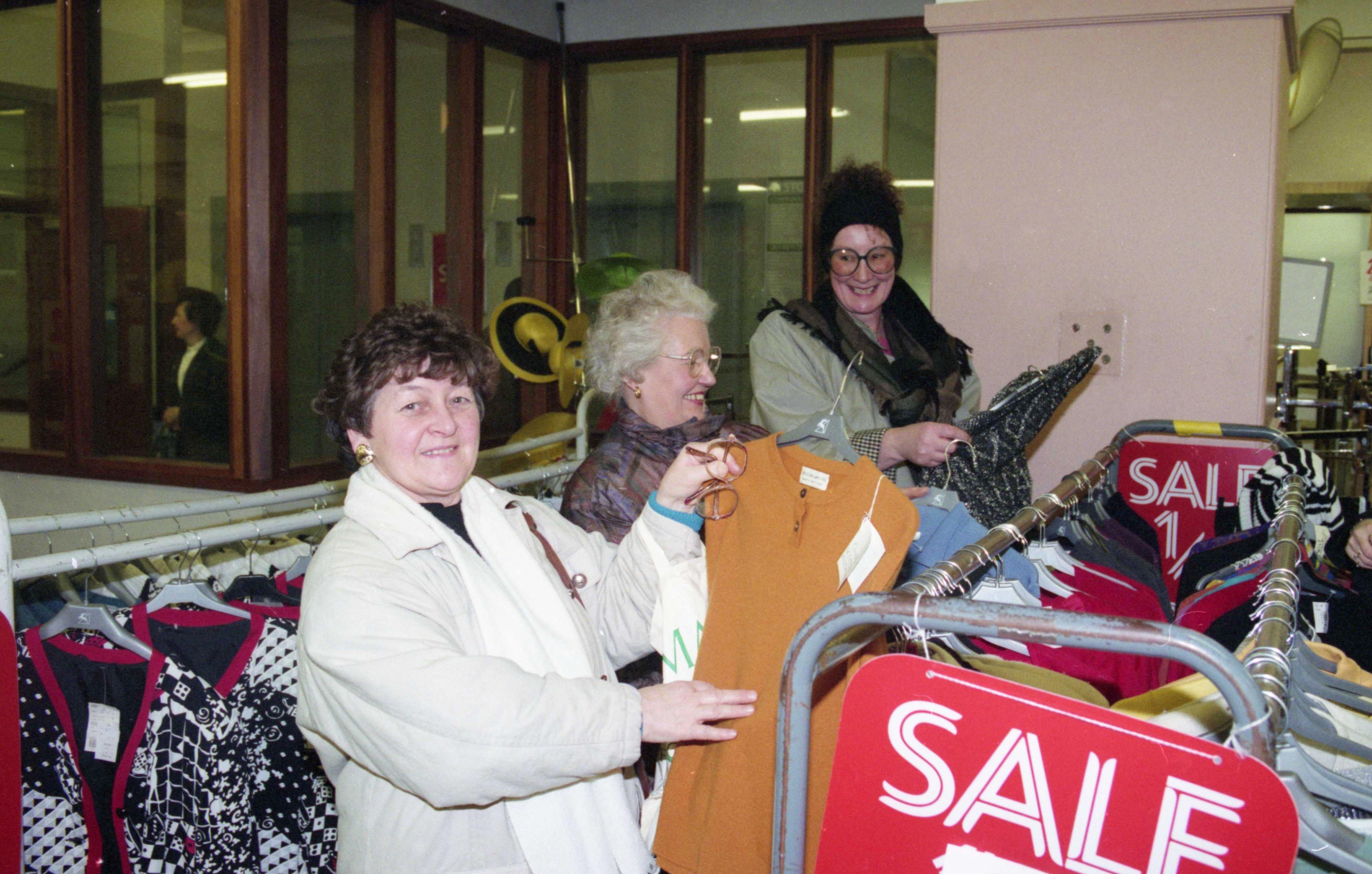 11 poignant scenes from the Binns store on its last day of trading in ...
