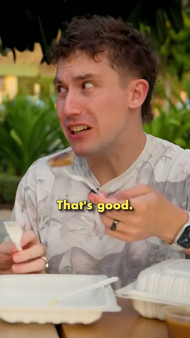 Two Brits try Hawaiian loco moco for the first time!