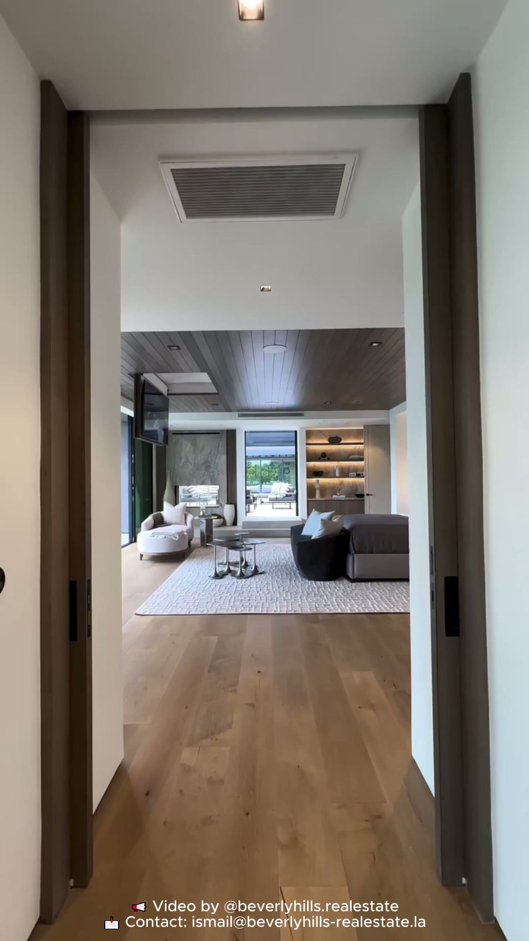 Take a look at this jaw-dropping modern mansion in Los Angeles! 🏡 # ...