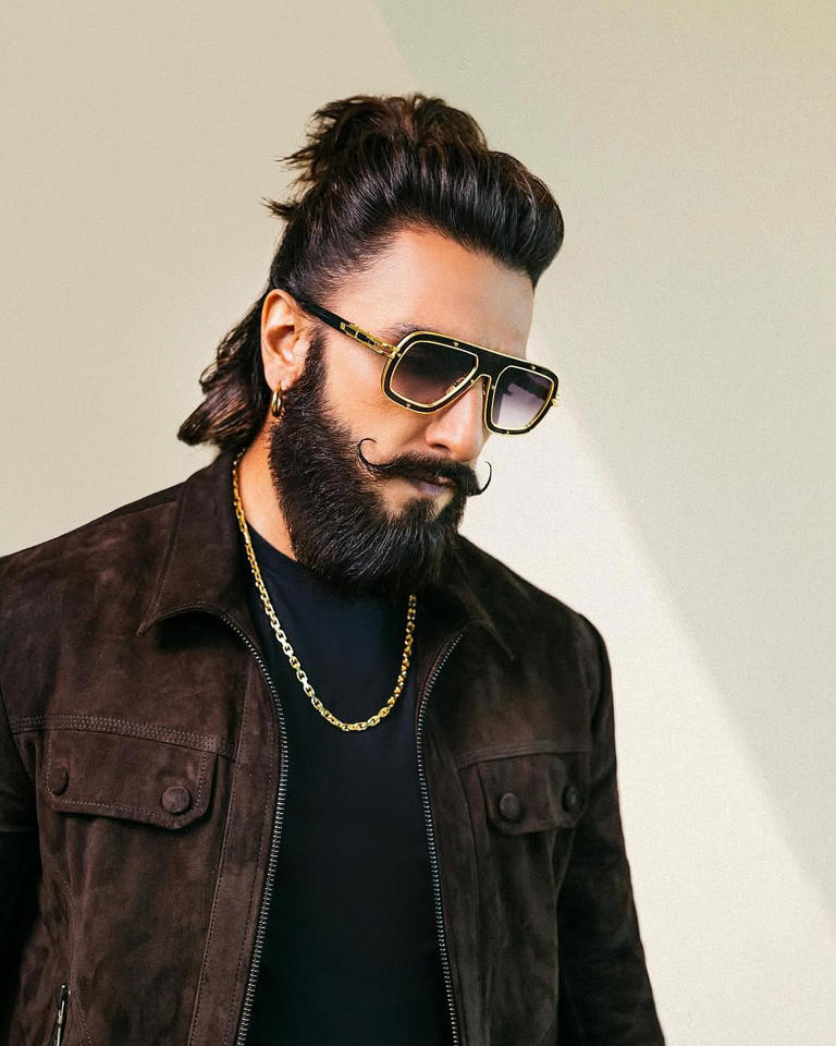 Shankar to cast Ranveer Singh in his dream project Velpari?