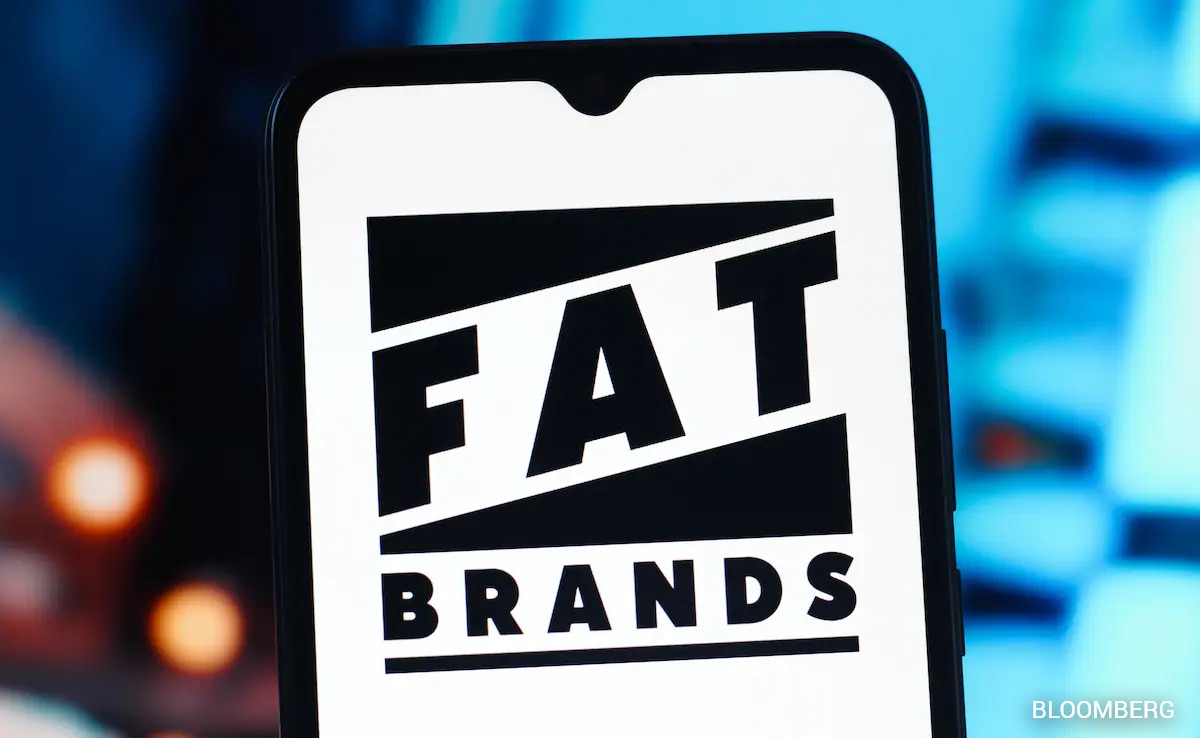 Bankrupt restaurant chain's CEO looted funds for trips, jets, lenders ...