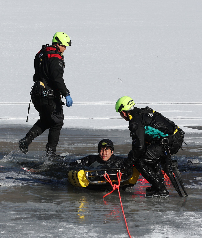 Disaster response drill in reservoir