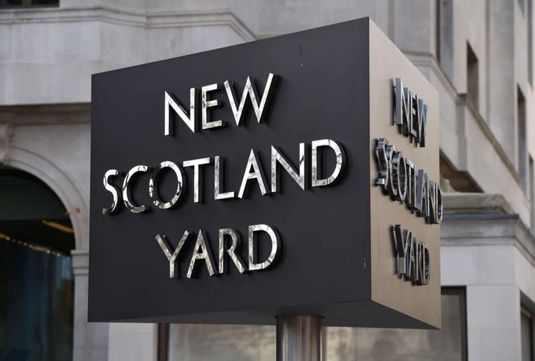 Ex-officer sues Scotland Yard for £1m after developing phobia of police ...