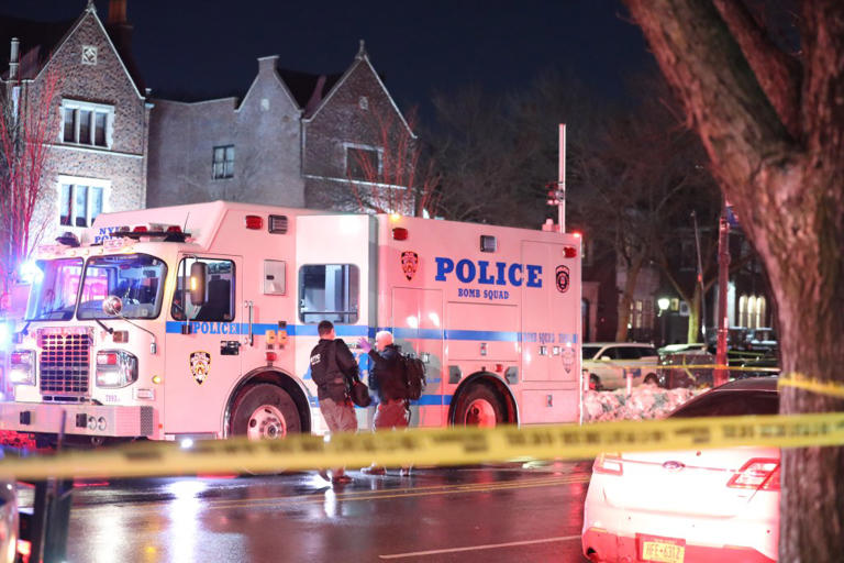 Car repeatedly rams entrance of NYC synagogue in disturbing attack cops ...