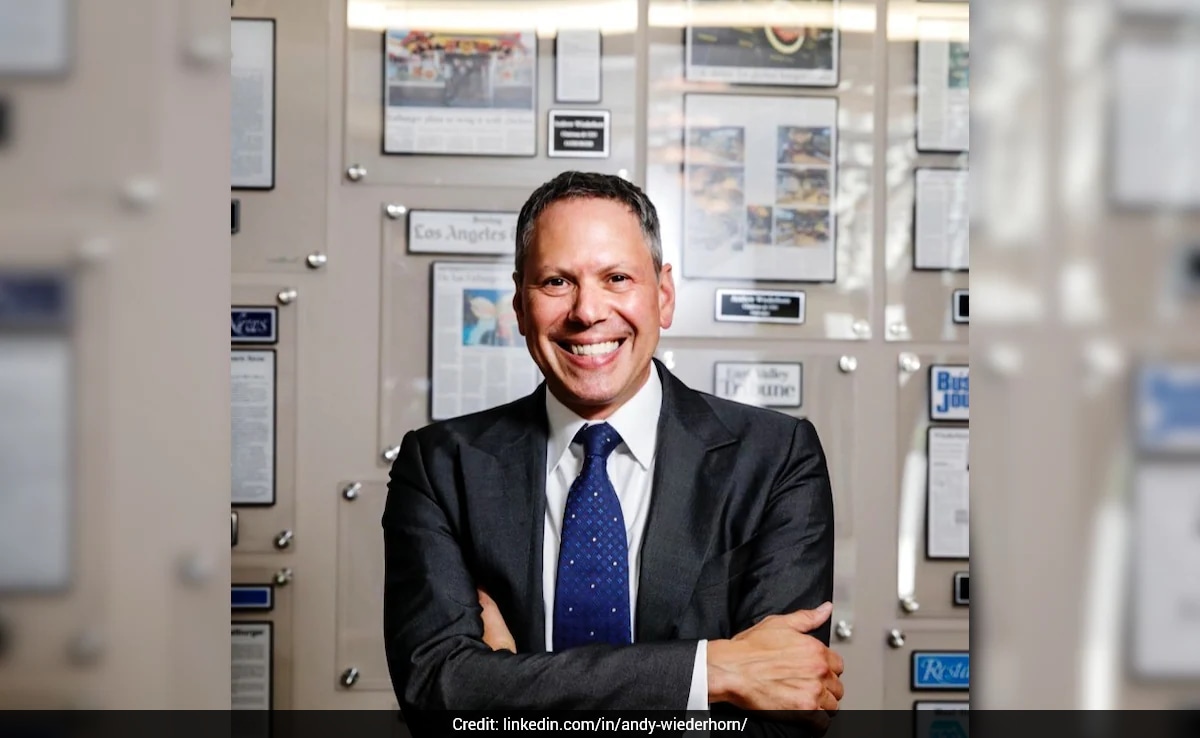 Bankrupt restaurant chain's CEO looted funds for trips, jets, lenders ...