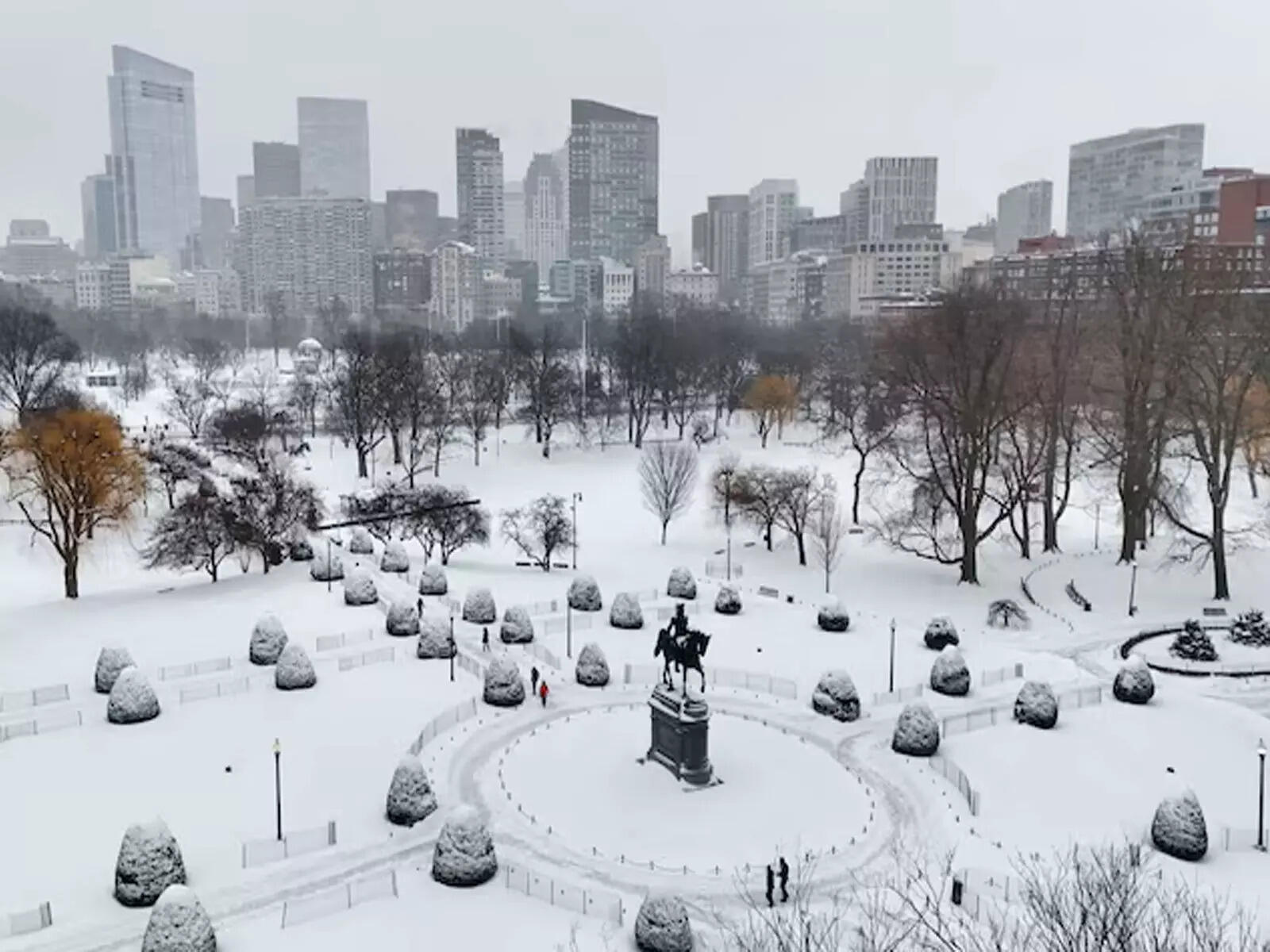 Bomb cyclone set to batter parts of US East Coast this weekend