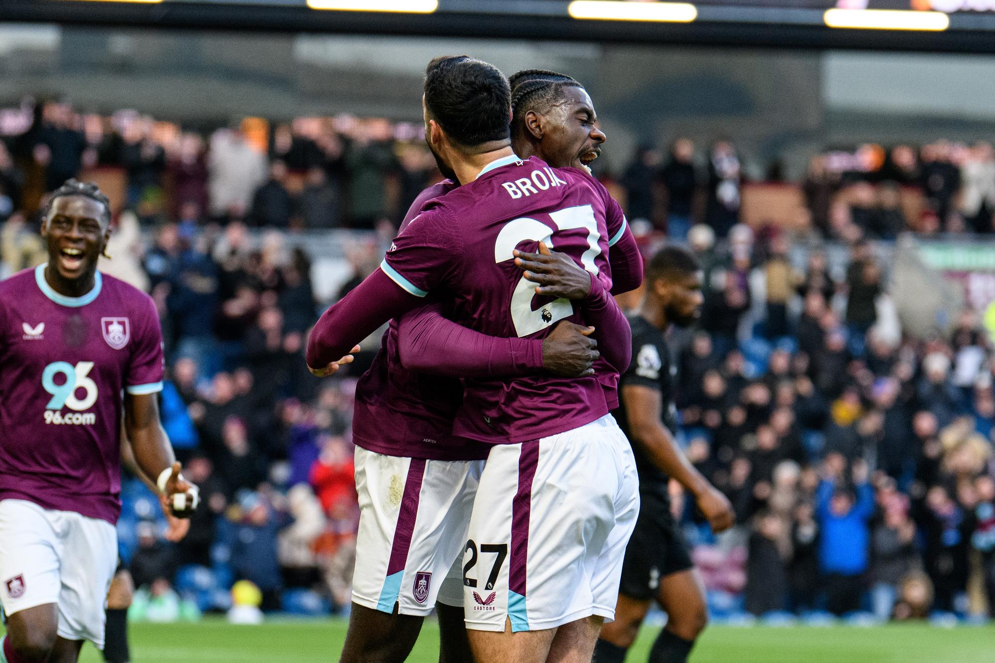 Axel Tuanzebe makes Burnley vow ahead of deadline day trip to Sunderland