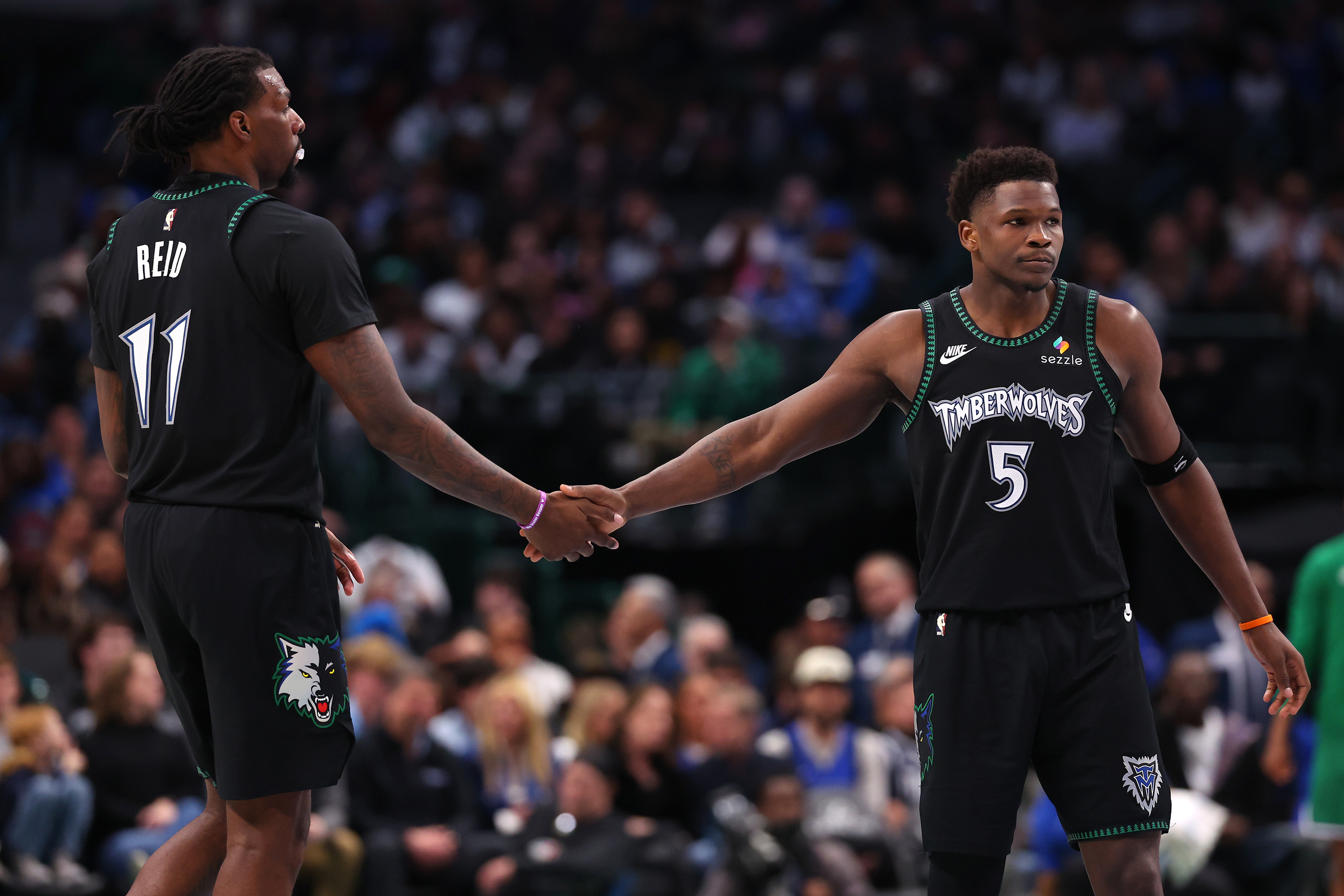 Timberwolves dispatch short-handed Mavericks, 118-105