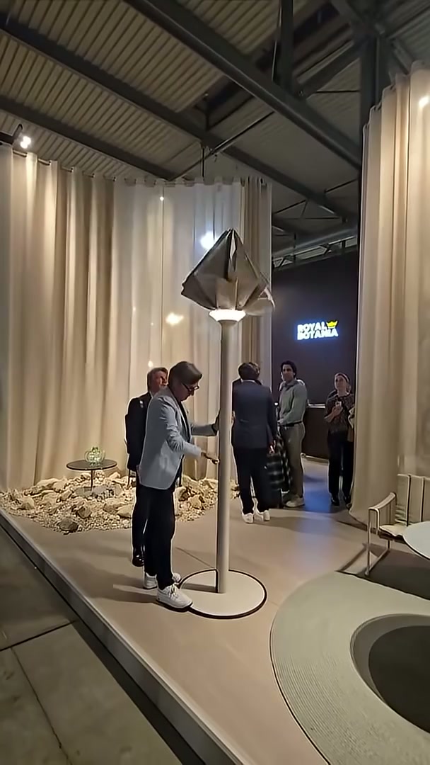 New outdoor umbrella trend: folds into its own pole! ☀️🌂