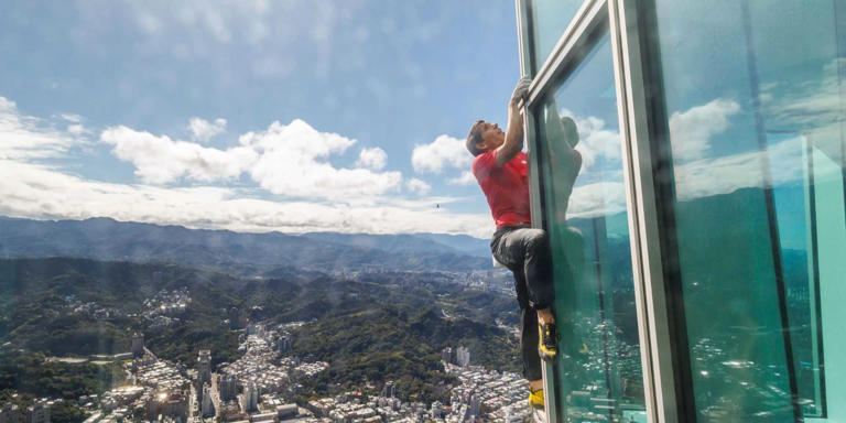 WWE Raw dethrones Netflix's top scripted shows: A new era of live events