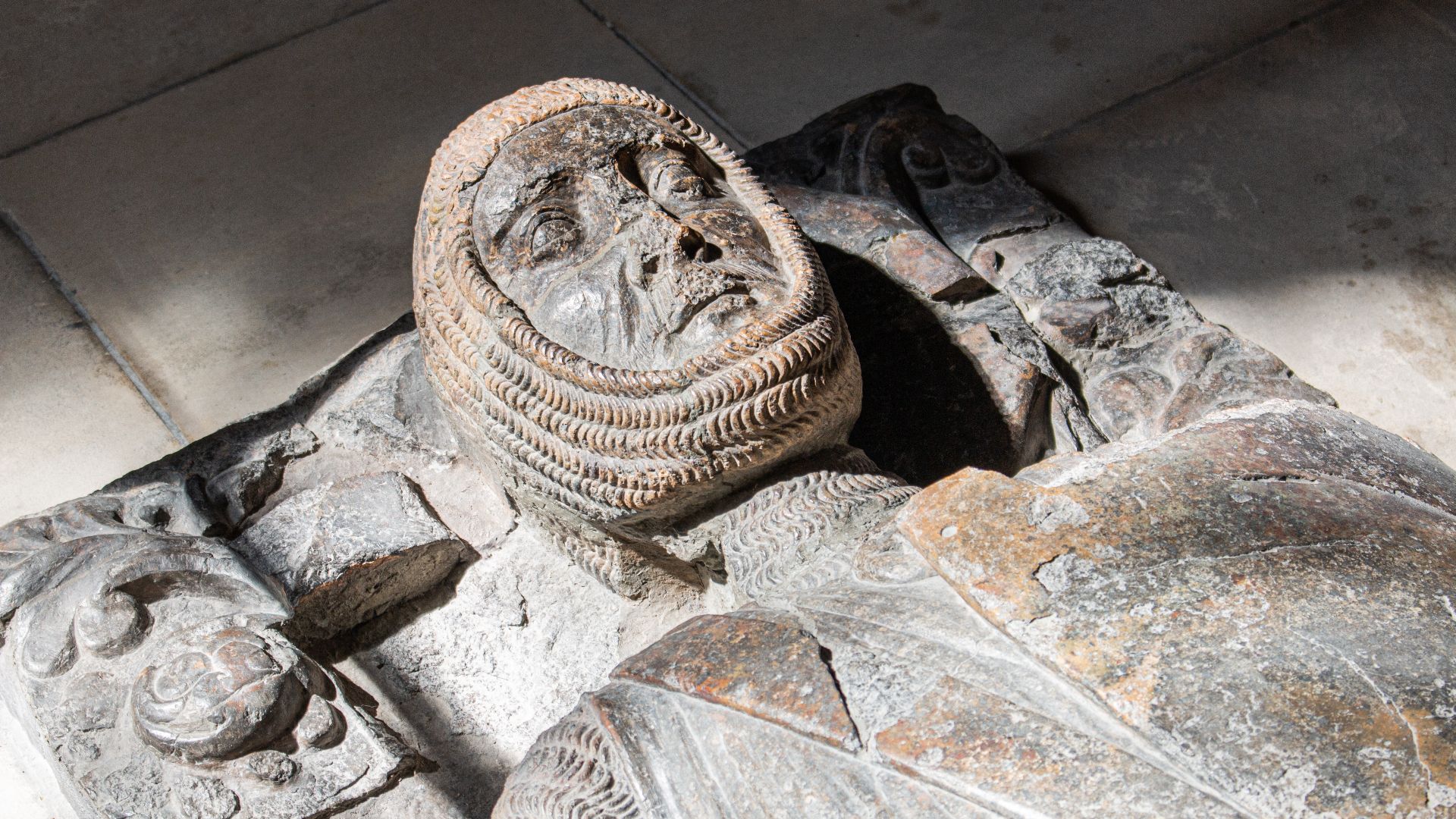 10 noble knights who defined chivalry & 10 infamous ones who betrayed it