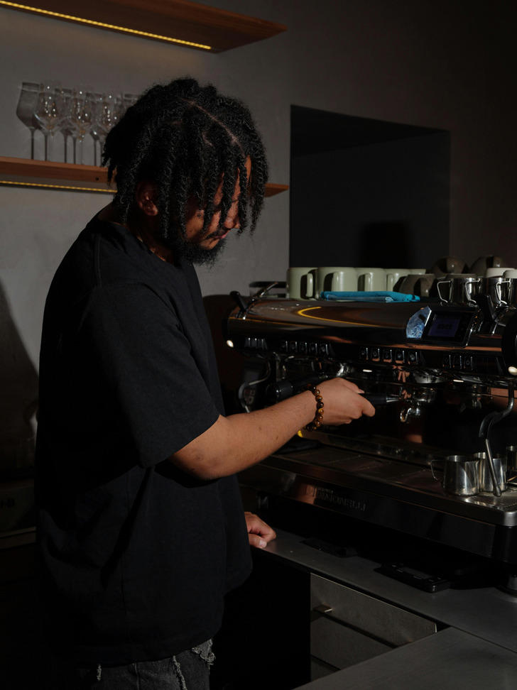 12 moments that prove kindness still matters in a world that forgot how