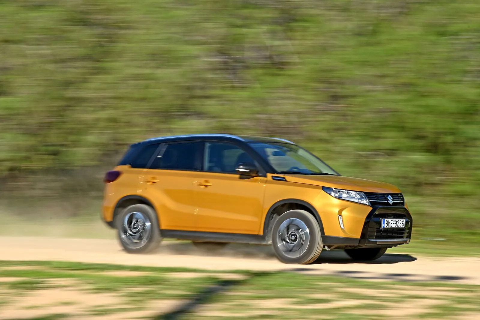 Δοκιμή του νέου ήπιου υβριδικού Suzuki Vitara, του αειθαλούς SUV που ...