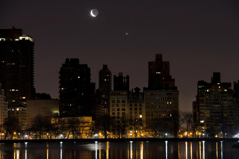 Mercury, Venus to align in rare celestial conjunction tonight: How to ...