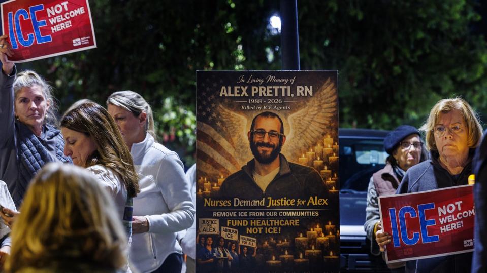 ICE reportedly told to not engage with ‘agitators’—new clips show Alex ...