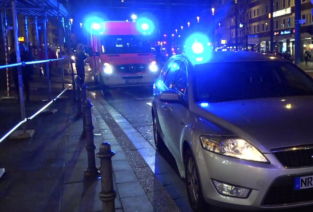 Unfalldrama in Köln: Teenie (15) kracht auf gestohlenem Roller in Pkw ...