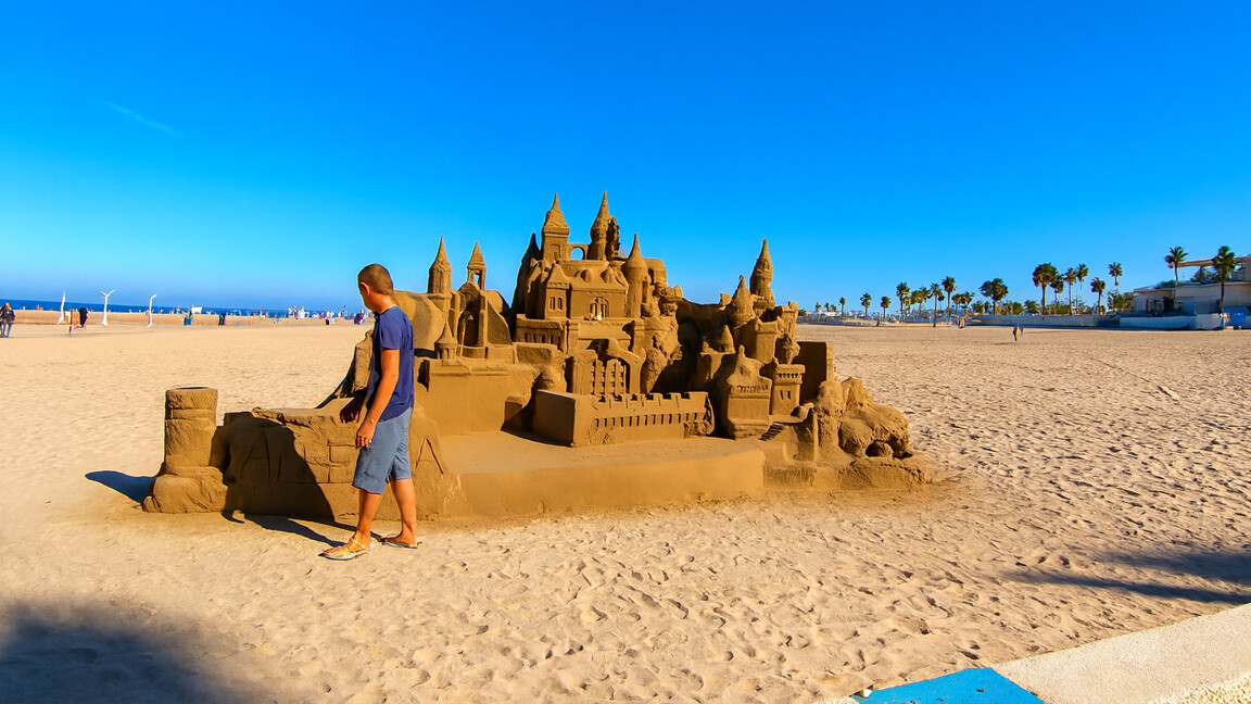 A relaxed walk on Valencia beach