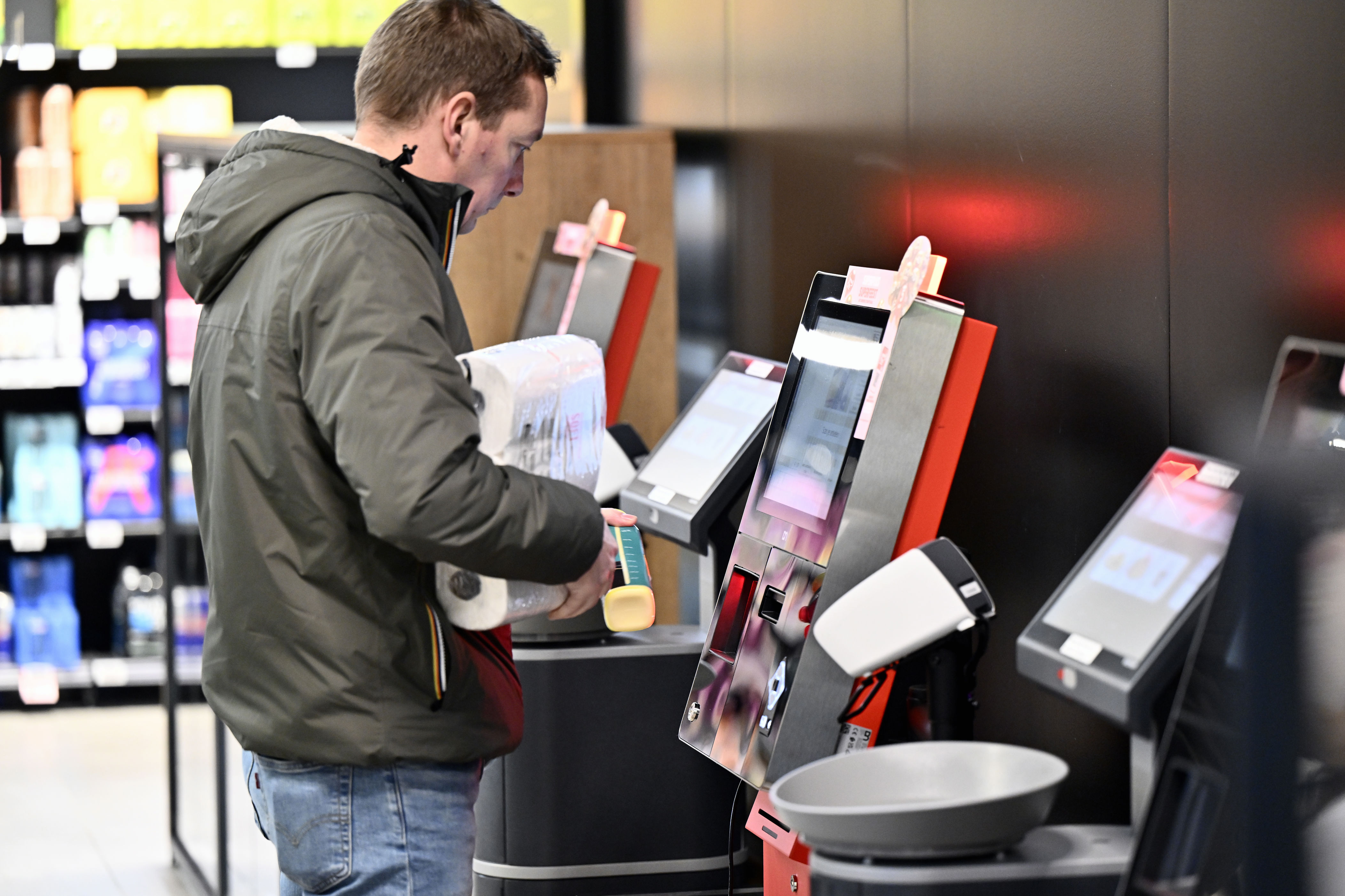 Winkels vechten Luikse belasting op zelfscankassa's aan