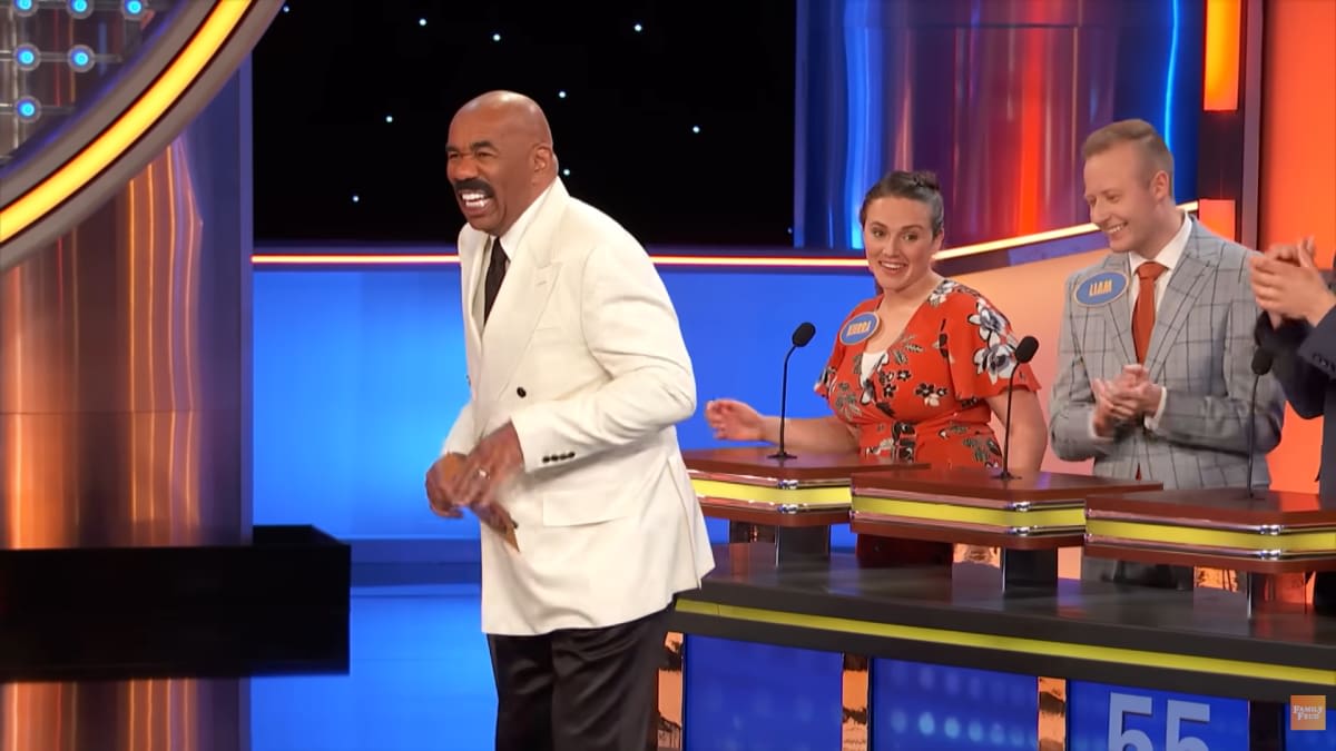 'Family Feud' host Steve Harvey loses it after hearing this famous ...