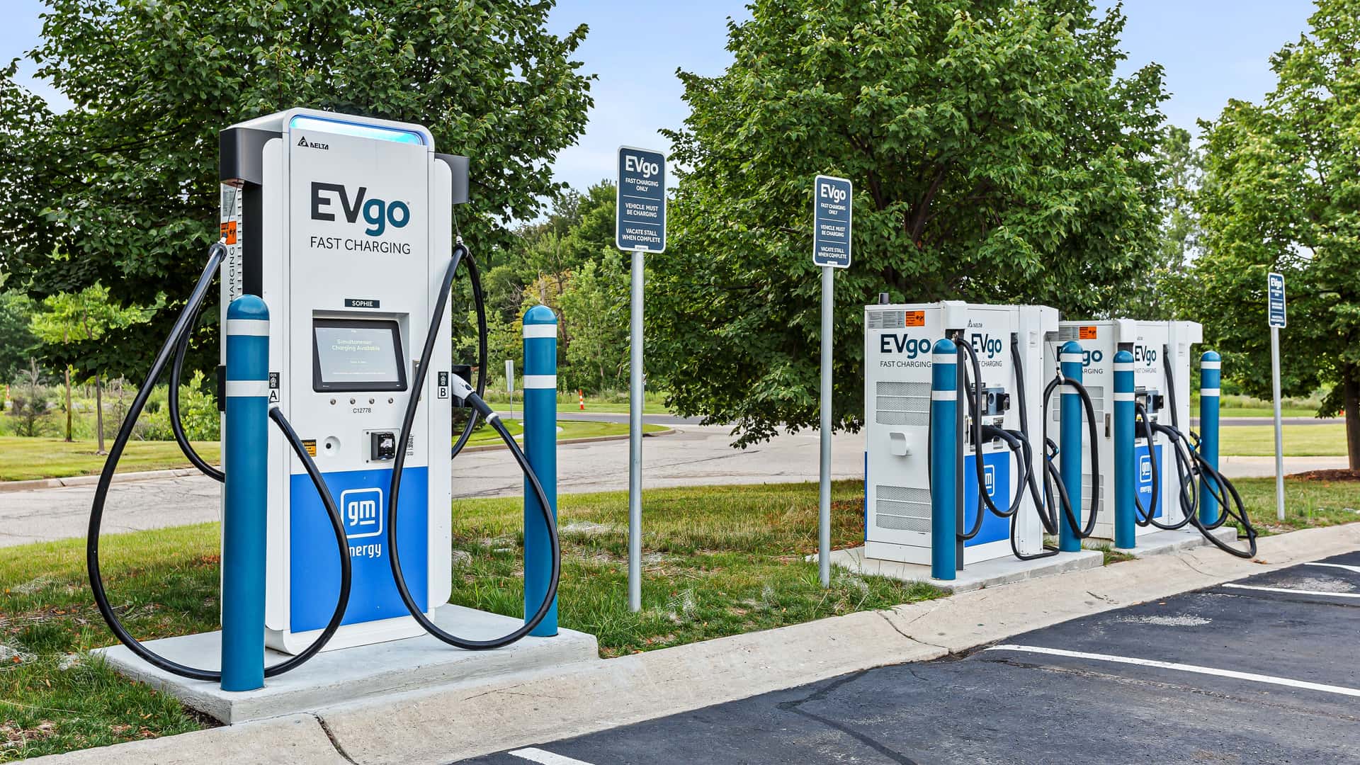 One of America’s biggest EV charging networks is betting big on NACS
