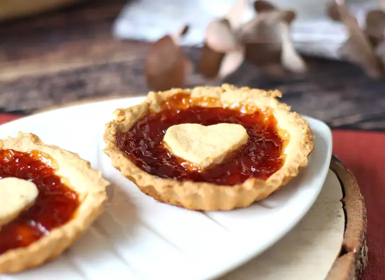 Tartelettes de la Saint-Valentin à la confiture de fraises