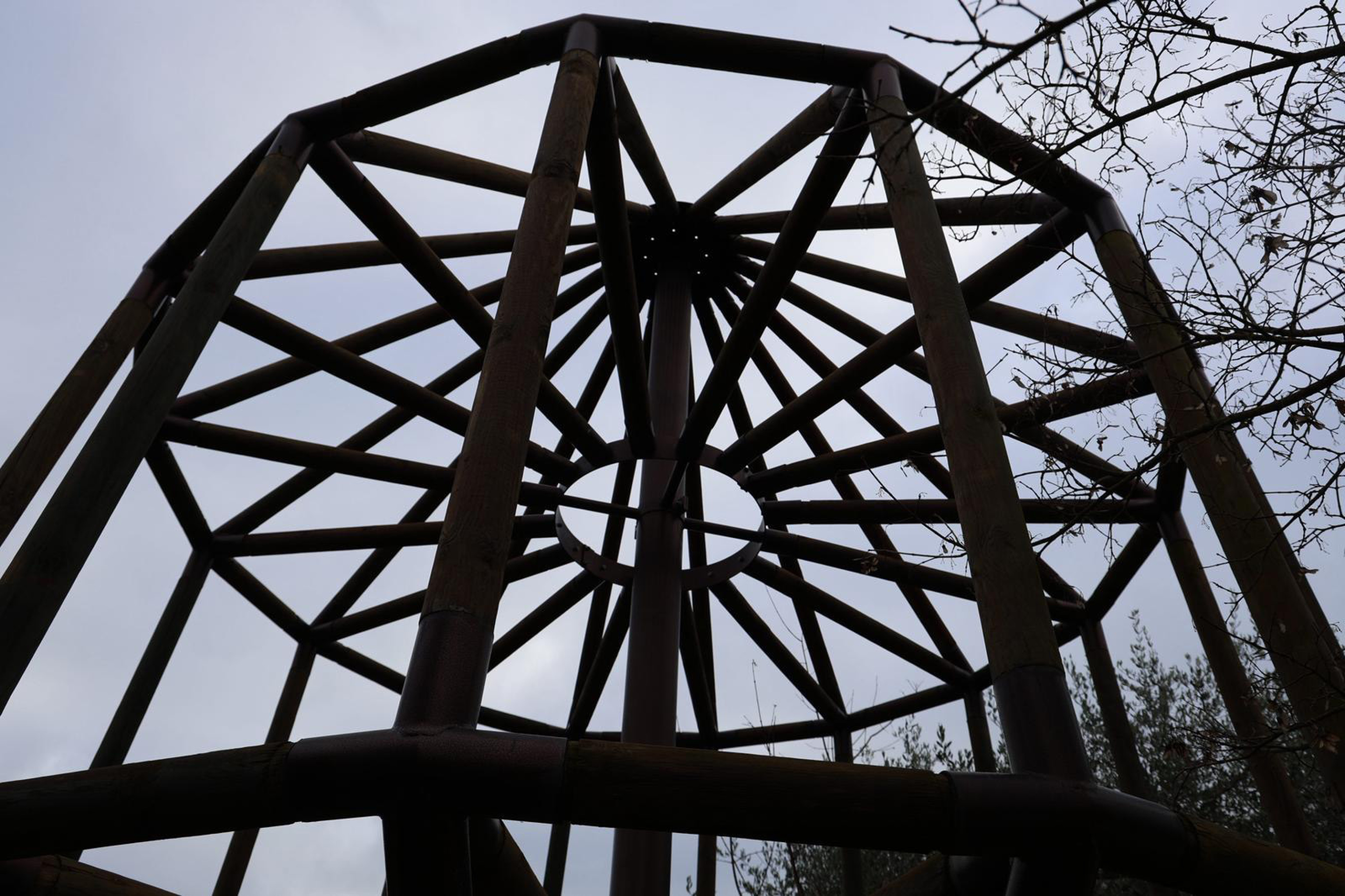 Le opere di Fo tra i 450 ettari di bosco della Libera Repubblica di ...