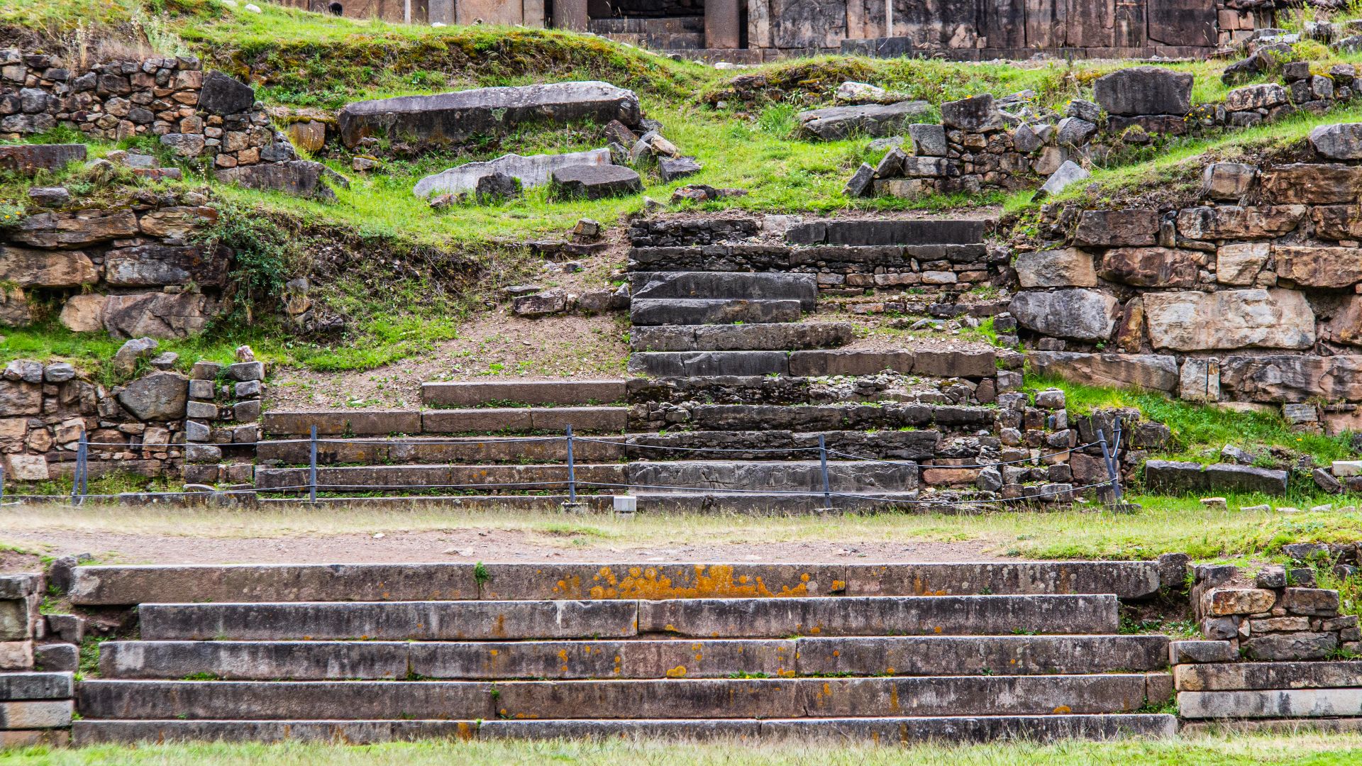 Archaeologists excavating a temple in Peru found a maze-like tunnel ...