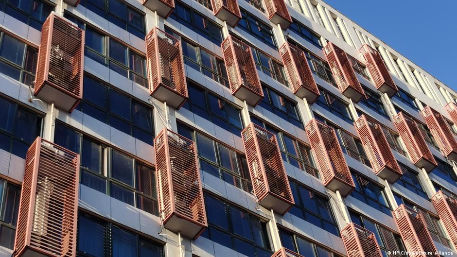 Heating with air conditioning saves on cost and cuts CO2