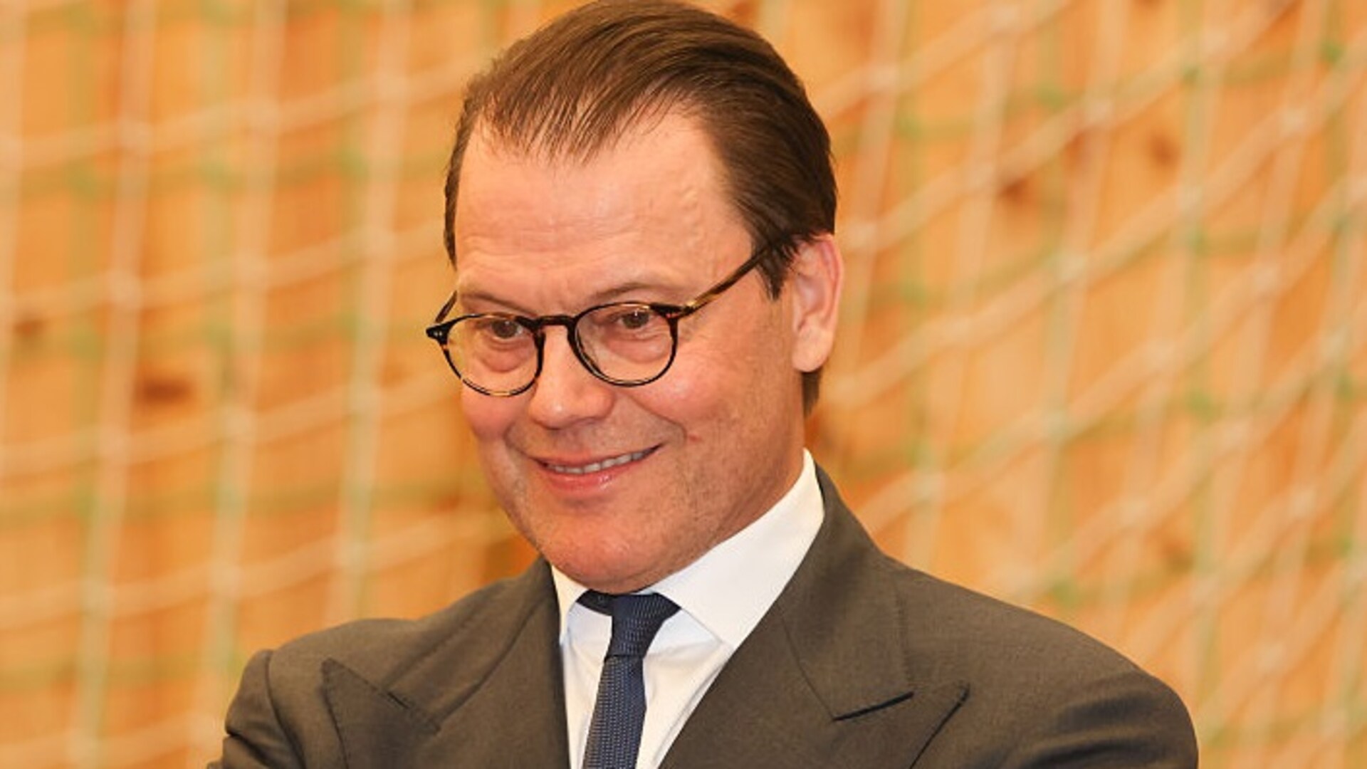 Prinz Daniel zeigt sich bei Stiftungs-Termin im Rollstuhl