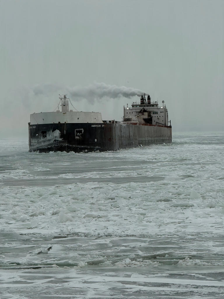 Coast Guard frees 1,004-foot ship from Lake Erie ice
