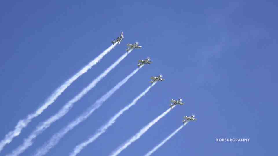 Team Raven pack of cards maneuver done with razor precision