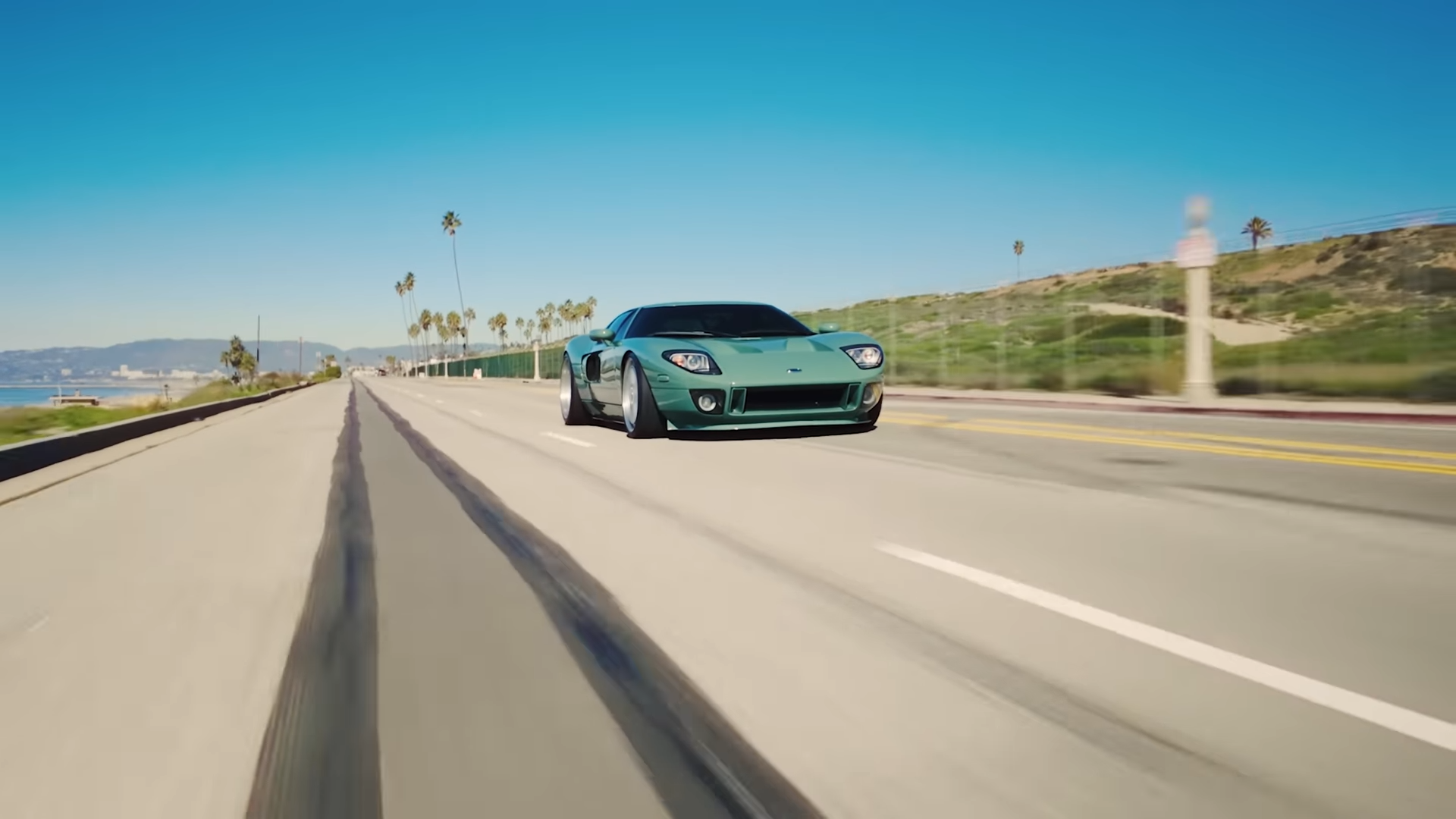 What makes this 850HP Ford GT so dangerous on the street?