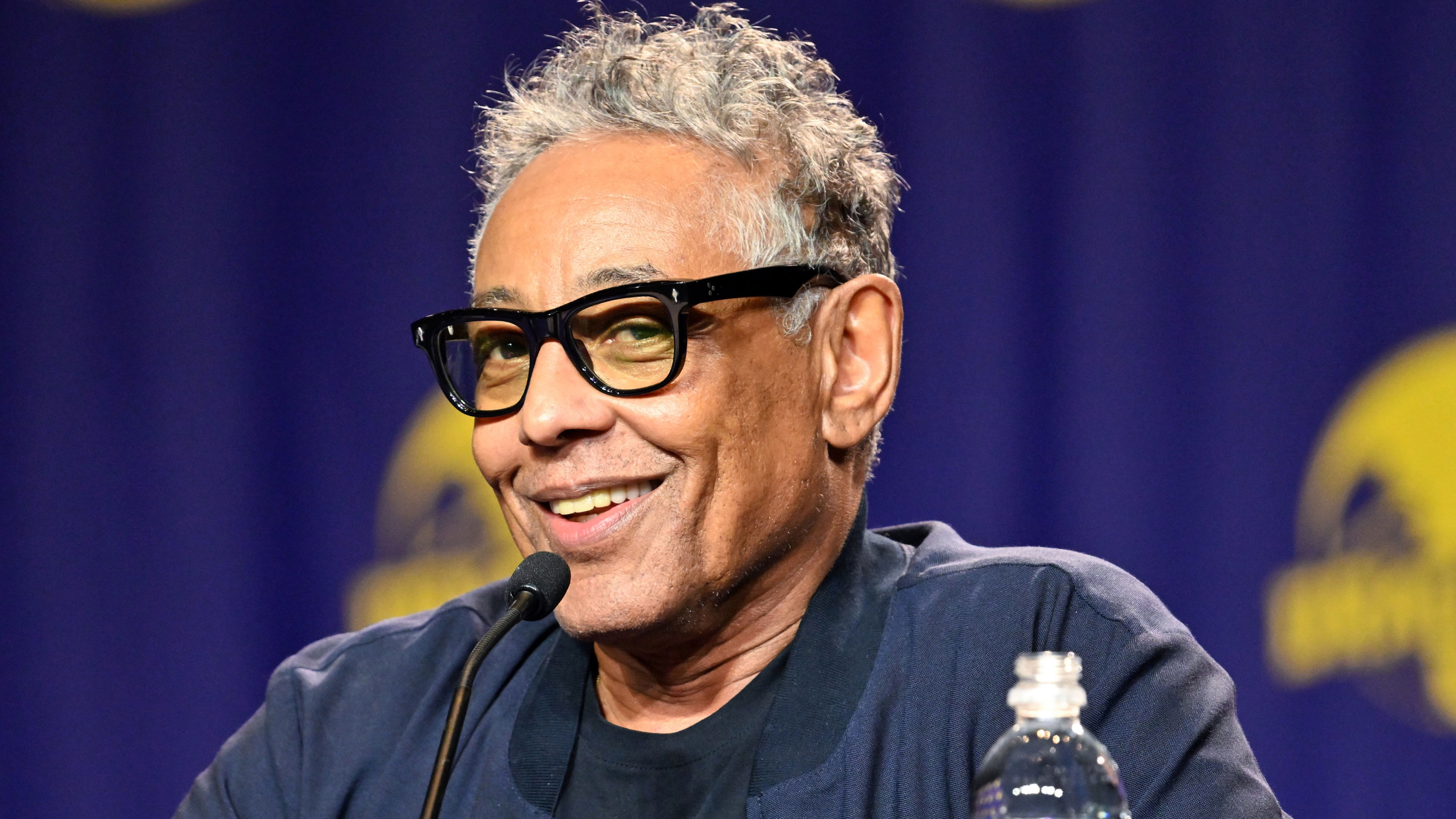 'Breaking Bad' star calls for 'revolution' after ICE clashes