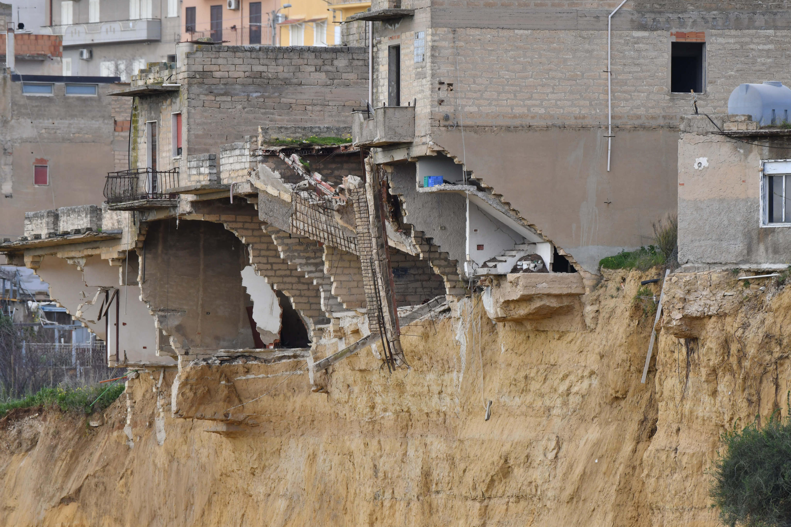 Frana Niscemi: Genio militare per ripristino viabilità