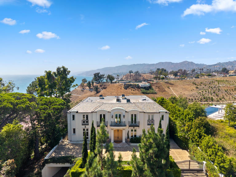 The housing market is slumping—but sales over $10 million are skyrocketing