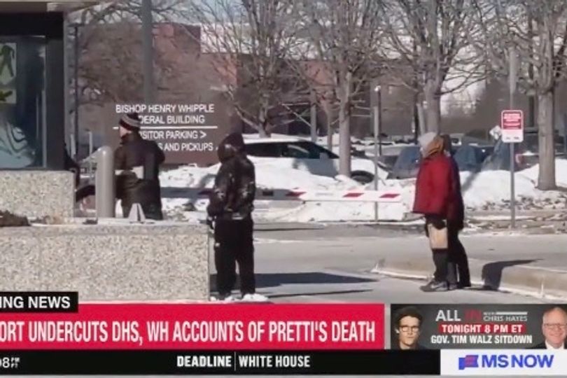 ICE agents 'laugh' at teen bringing medicine to detained dad who was ...