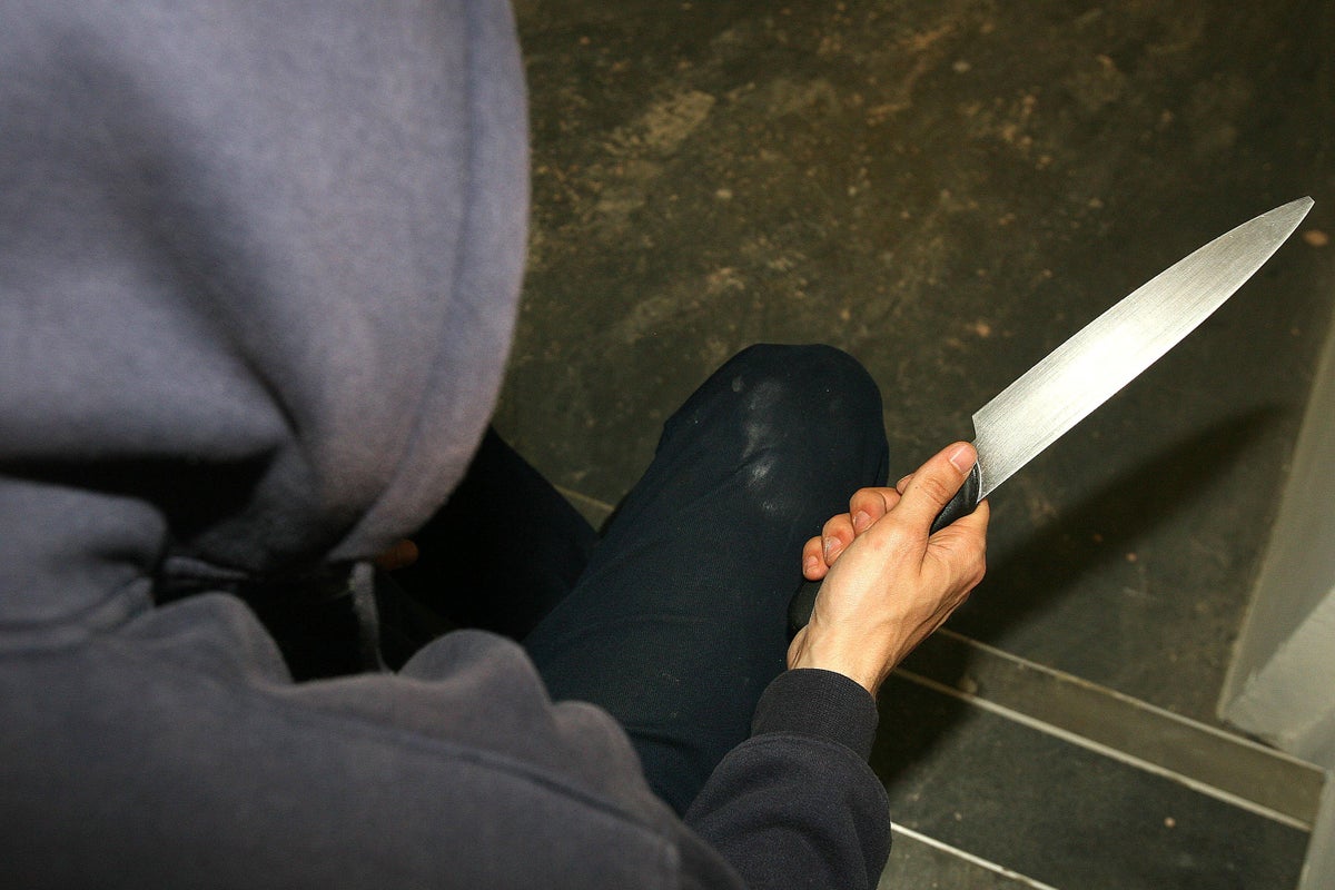 Homicides at lowest level for more than 40 years as knife crime falls