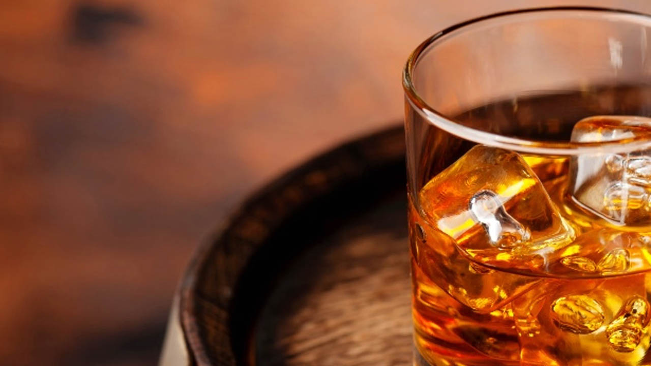 Scientists reveal what cutting back (not quitting) alcohol does to your ...