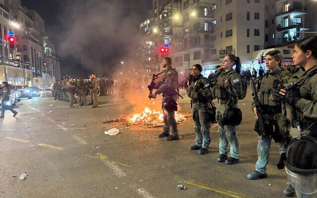 As Haredi protests spiral into perilous chaos, police are often nowhere ...