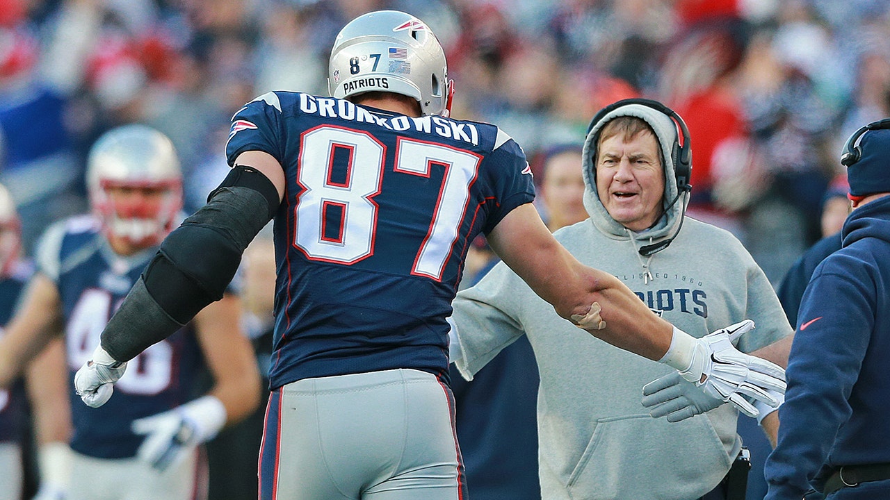 Bill Belichick's Hall of Fame snub is 'asinine,' Rob Gronkowski says