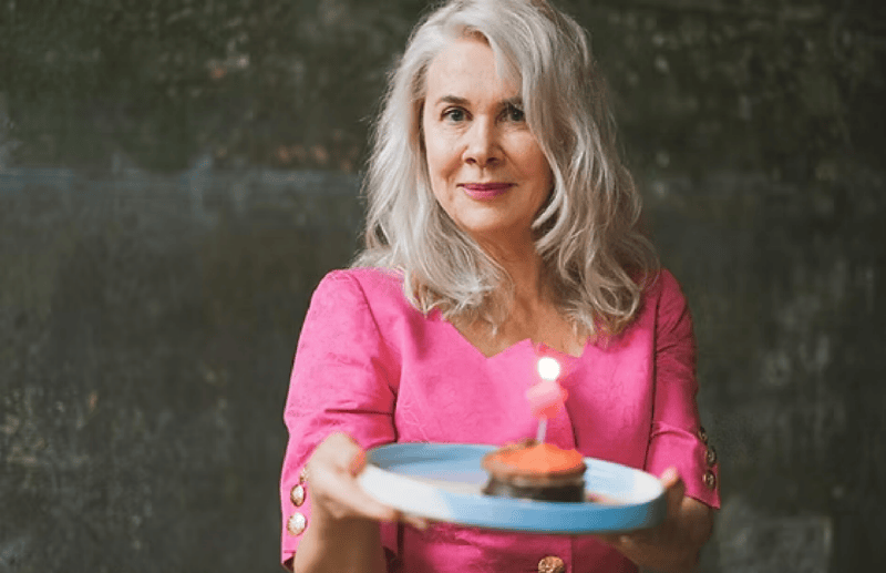 Growing older without the grudge: 7 signs someone is actually aging ...